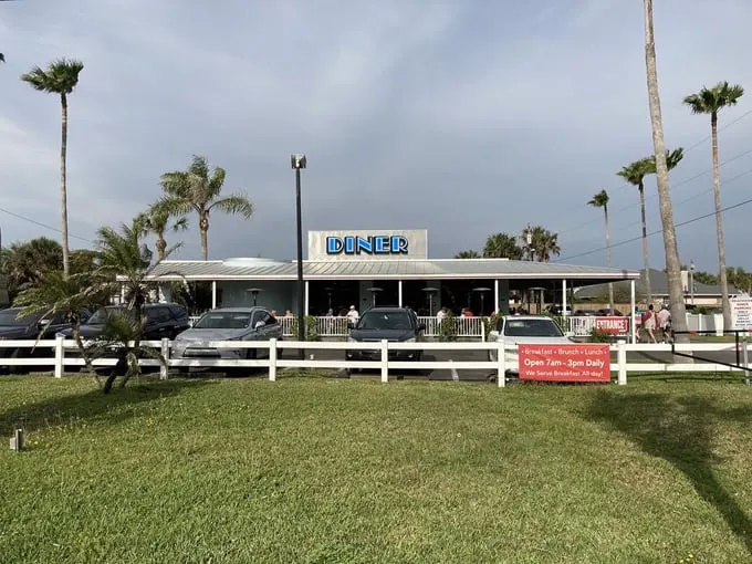 beachside diner 1