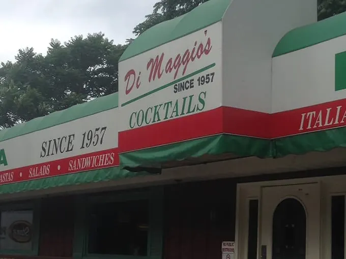 dimaggio's pizza and burgers 1