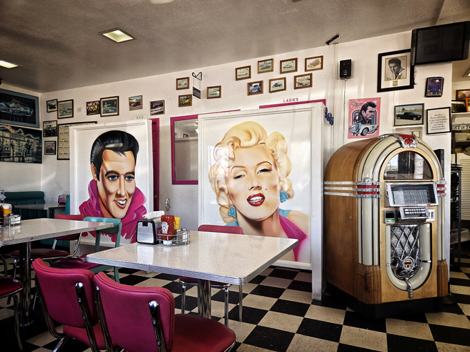 mr d'z route 66 diner 5