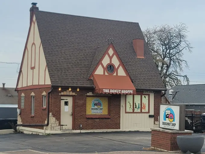 my sister's lil donut shoppe 1
