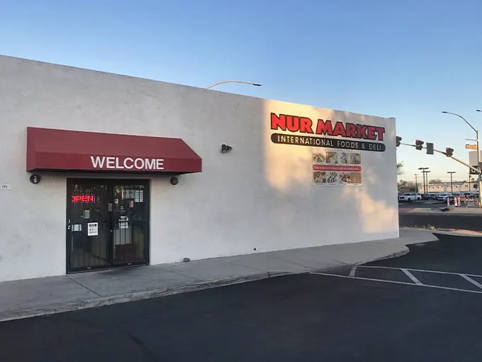 nur market & restaurant 1