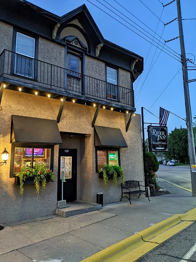 river inn bar & grill 1