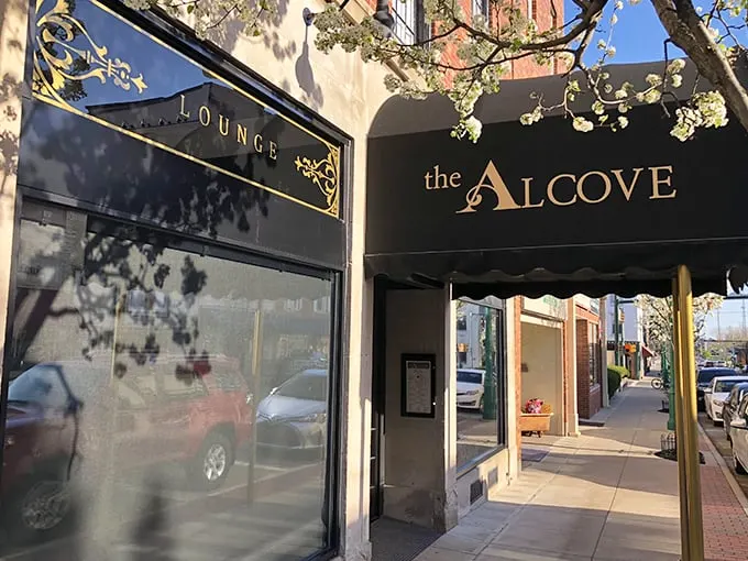 the alcove restaurant & lounge 1
