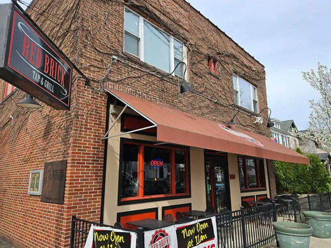 the red brick tap & grill 1