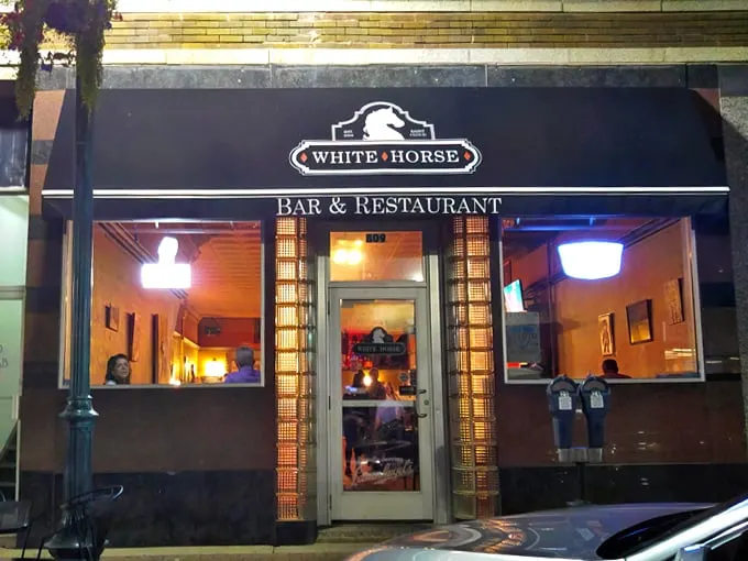 the white horse restaurant & bar 1