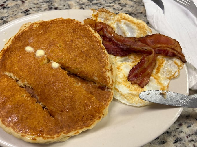 three coins diner 4