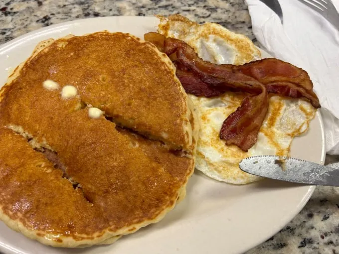 three coins diner 4