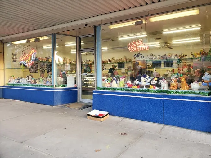 van's pastry shoppe 1