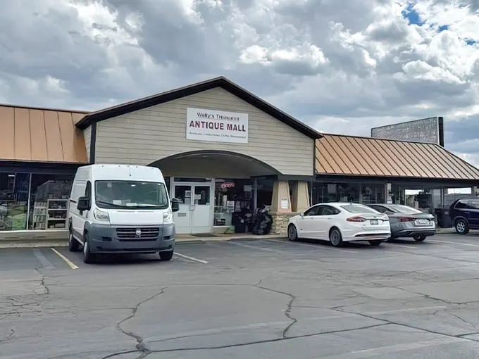 wally's treasures mall 1