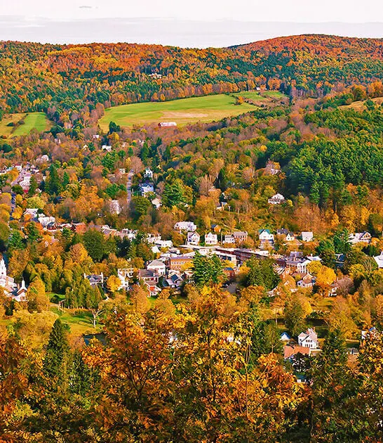 picturesque town fall vermont ftr