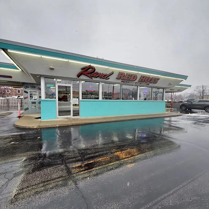Step into a time warp! This teal and white wonder is where nostalgia meets your taste buds. Rand Red Hots: where every visit feels like a delicious déjà vu.