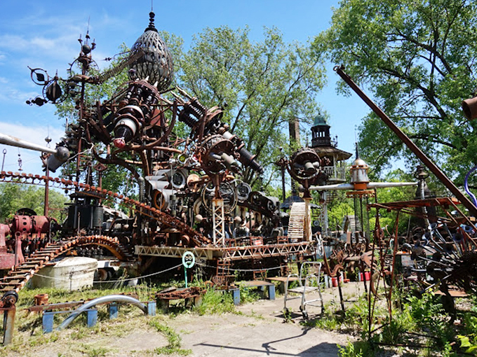 Rust never sleeps, but it sure dreams big here. This park turns junk into jaw-dropping art that'll make you rethink your recycling bin.