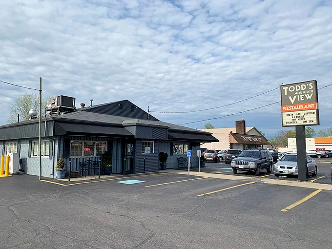 A fresh coat of paint, same heartwarming meals. Todd's facelift is like your favorite aunt's new hairdo—familiar yet fabulous. 