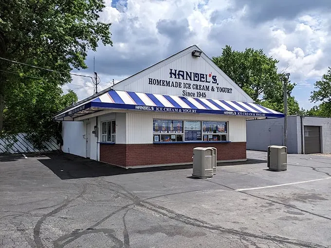 Simplicity is the ultimate sophistication – especially when it comes with sprinkles! Handel's in Youngstown proves you don't need fancy frills to serve up happiness. This humble stand has been the backdrop for first dates, family outings, and "just because" treats since 1945. Sweet!