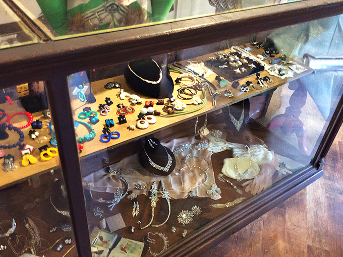 Treasure hunters, rejoice! This glittering galaxy of vintage bling is where statement pieces come to shine and nostalgia gets a glamorous makeover.