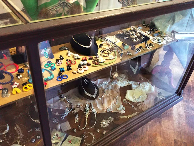 Treasure hunters, rejoice! This glittering galaxy of vintage bling is where statement pieces come to shine and nostalgia gets a glamorous makeover.