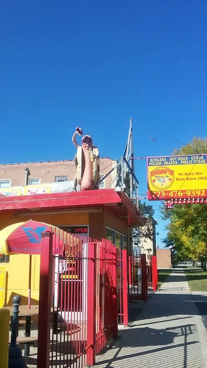 A slice of Americana with a side of nostalgia—Don's exterior is like stepping into a time machine fueled by deliciousness.