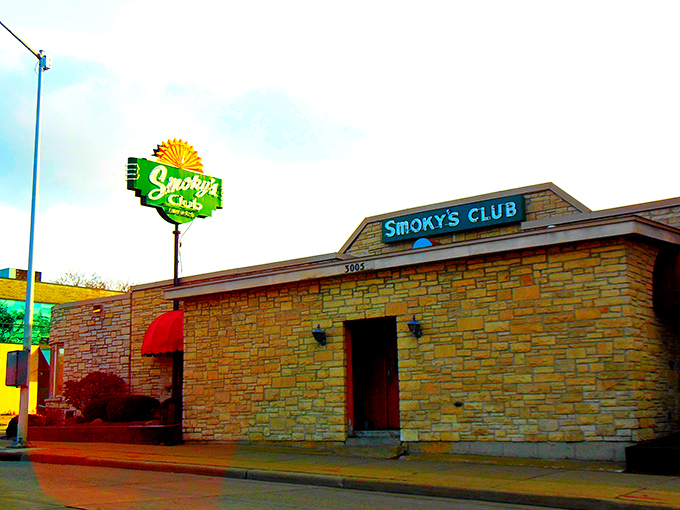 Where the '60s never ended, and neither does the flavor. Step into a world of Mad Men-era culinary cool.