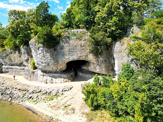 cave in rock state park 1