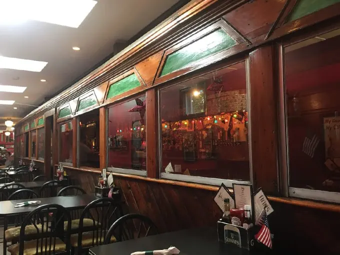 finn's irish pub 1