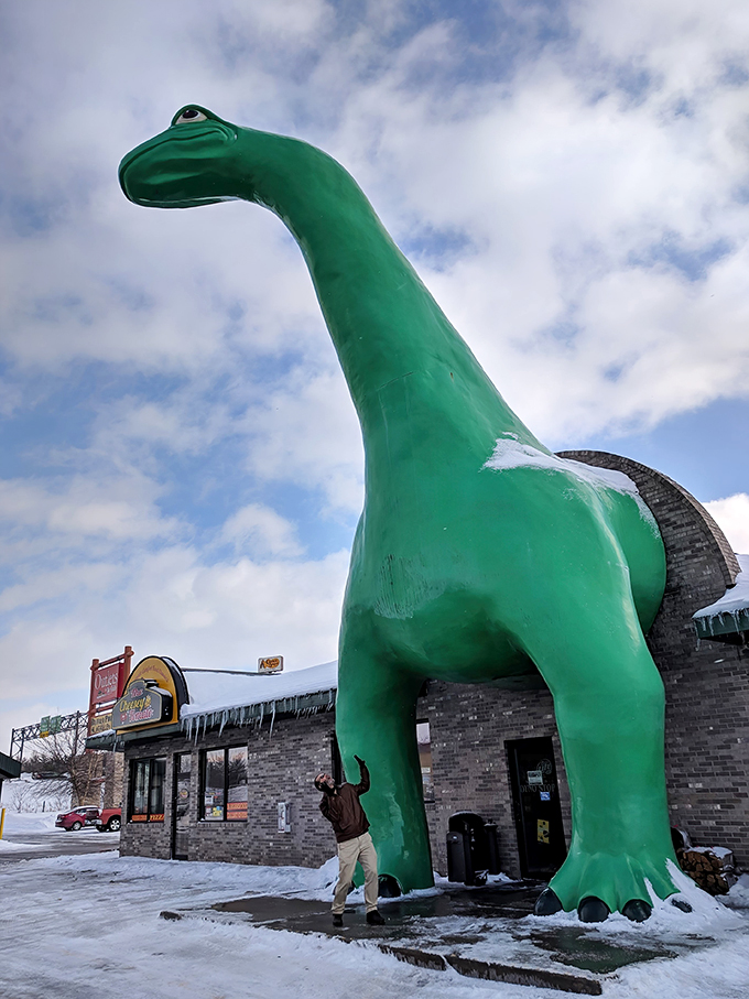 giant sinclair dinosaur at dino citgo 2 1