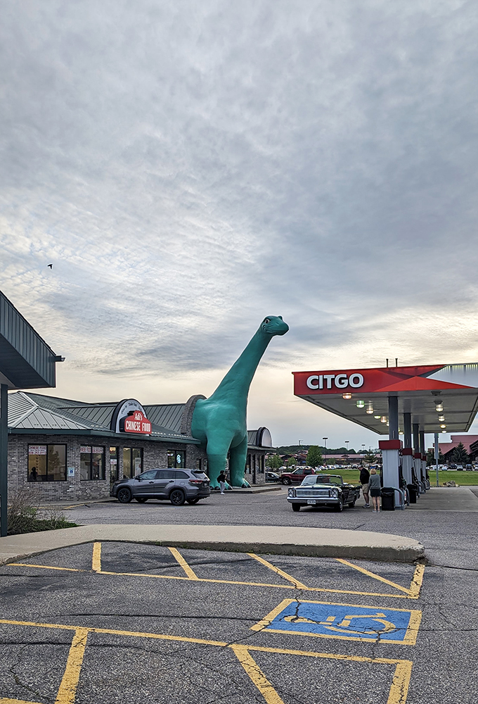 giant sinclair dinosaur at dino citgo 2 5