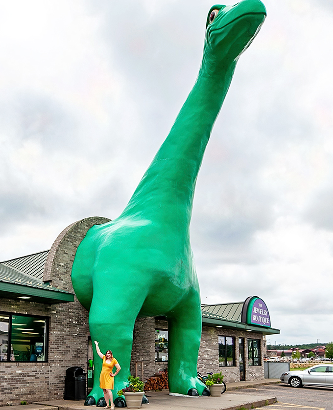 giant sinclair dinosaur at dino citgo 2 8
