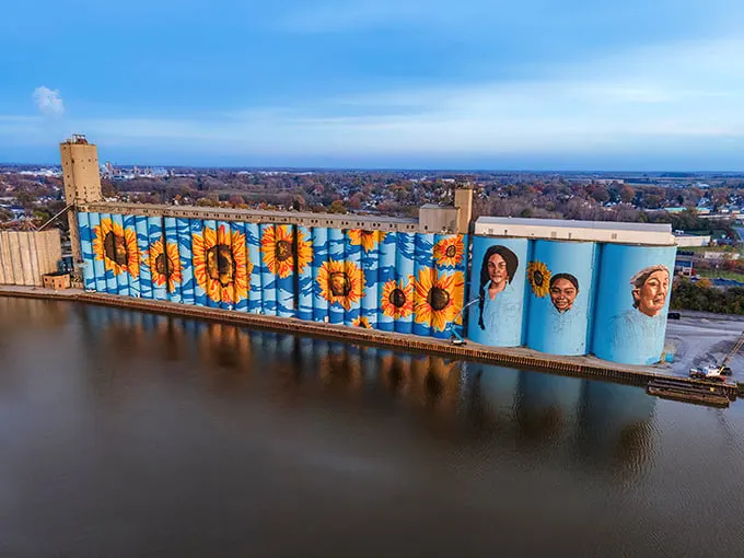 glass city river wall 1