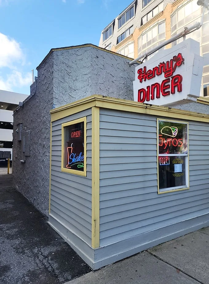 henry's diner 1
