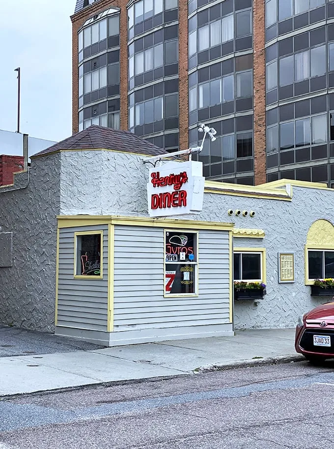 henry's diner 1