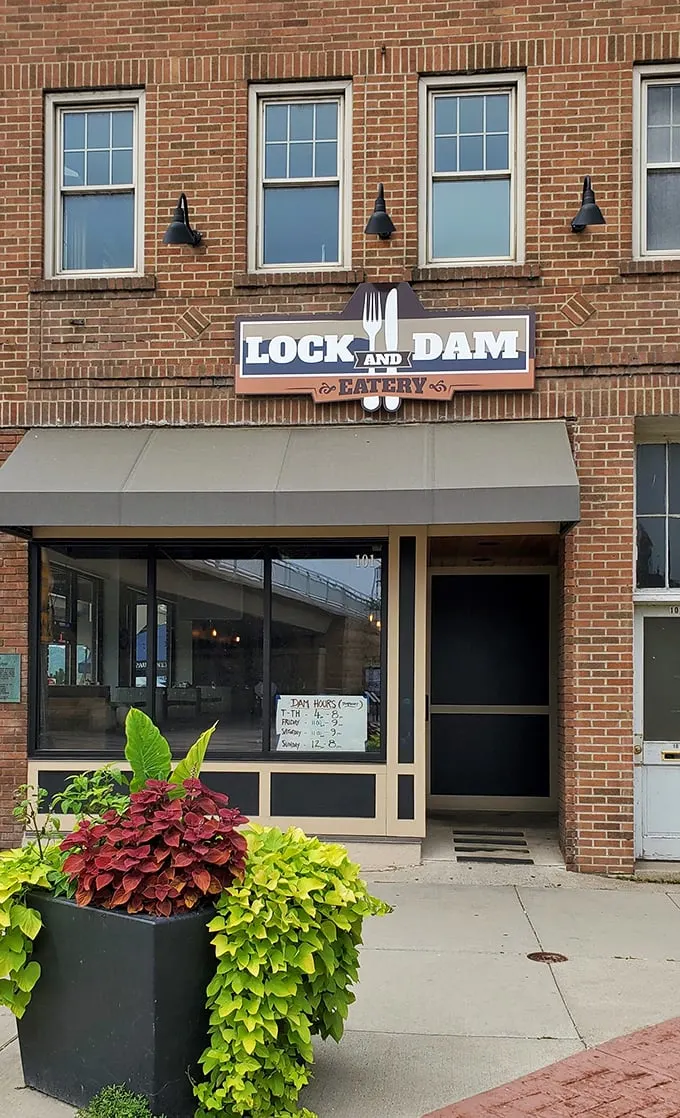 lock and dam eatery 1