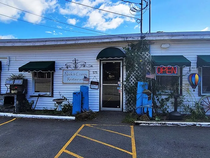 nook & cranny restaurant 1