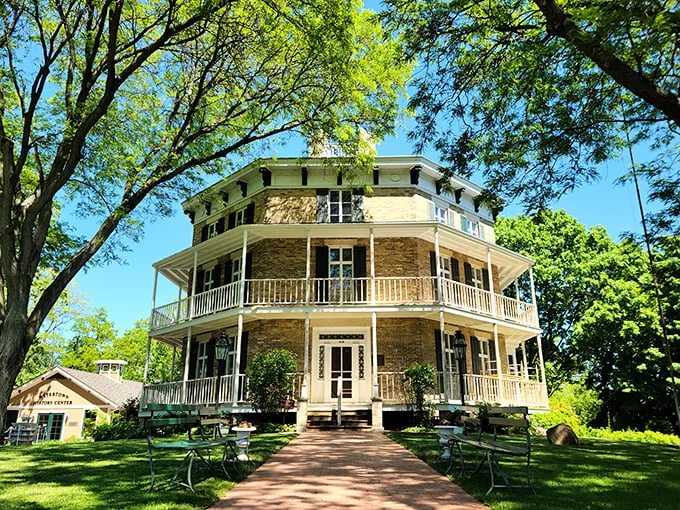 octagon house museum 1