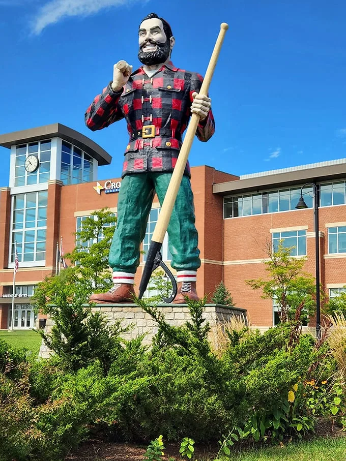 paul bunyan statue 1