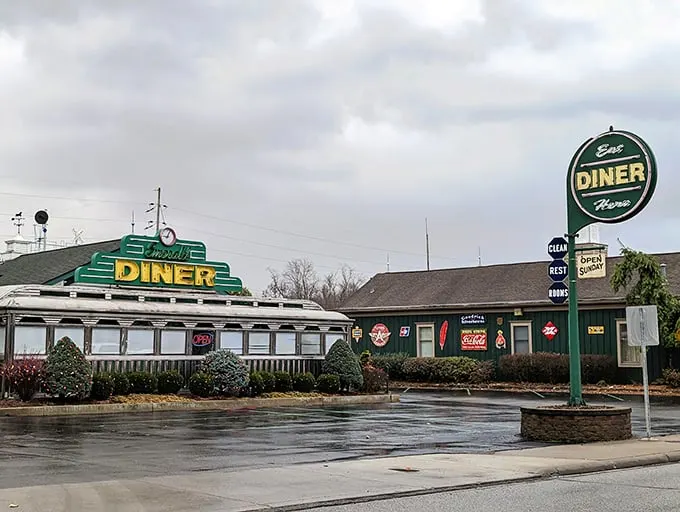 rhonda's emerald diner 1