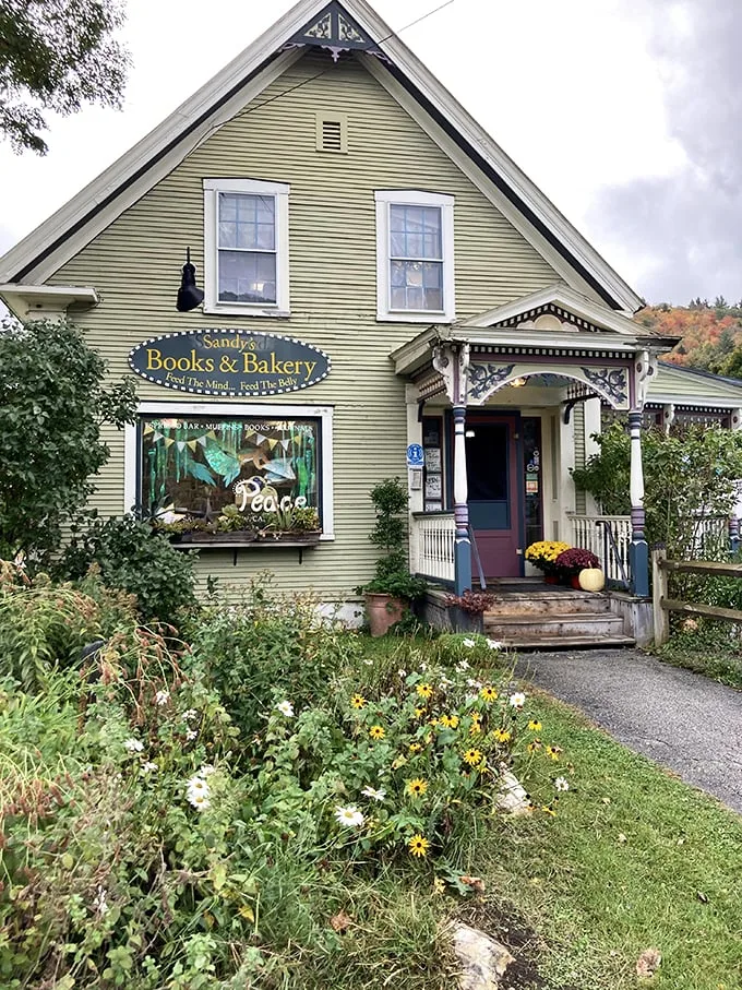 sandy's books and bakery 1