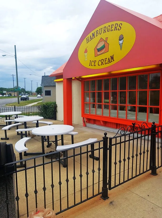 the hut diner 1