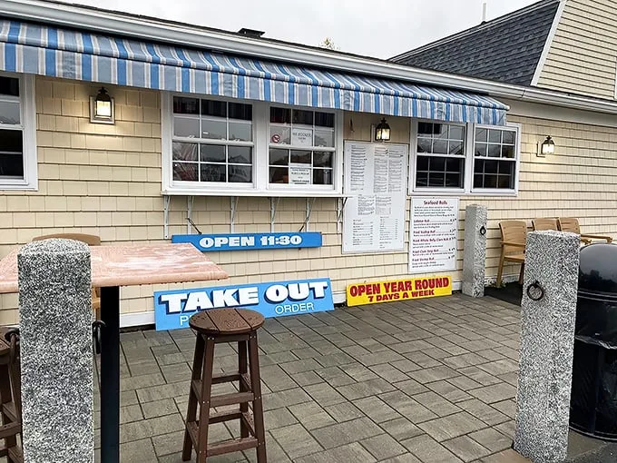the new england house seafood & sports bar 1