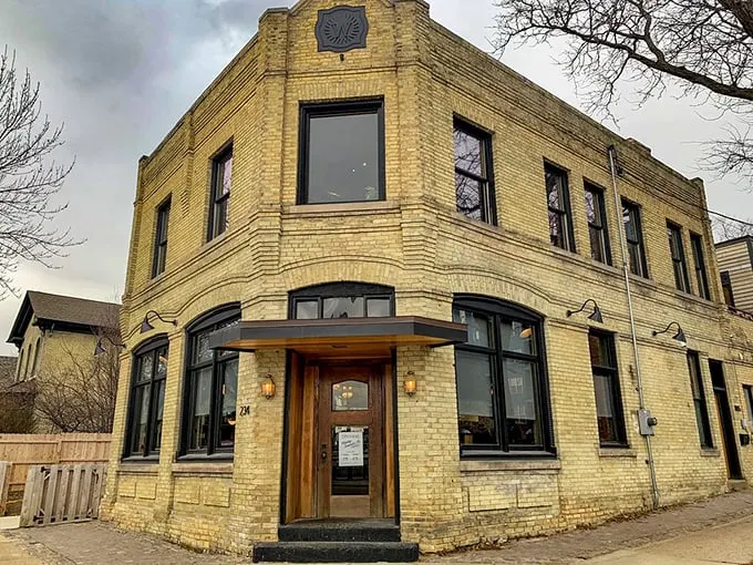 uncle wolfie’s breakfast tavern 1