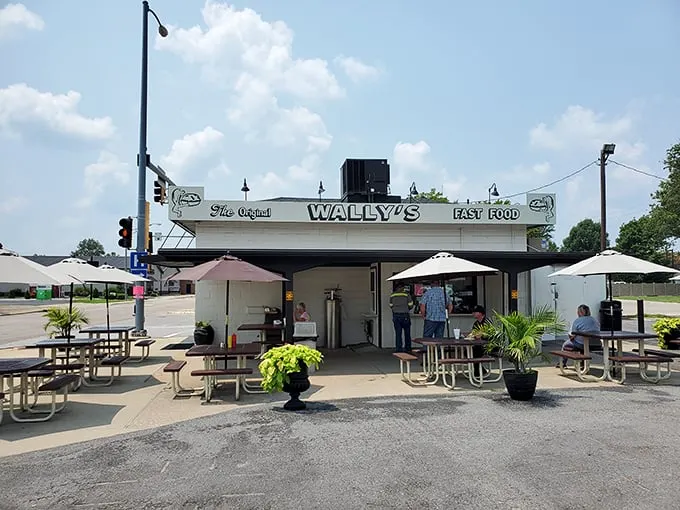 wally's drive in 1
