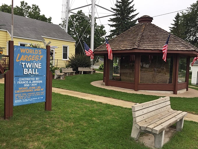 world's largest ball of twine 2