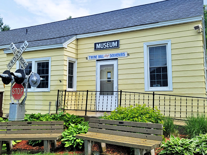 world's largest ball of twine 4