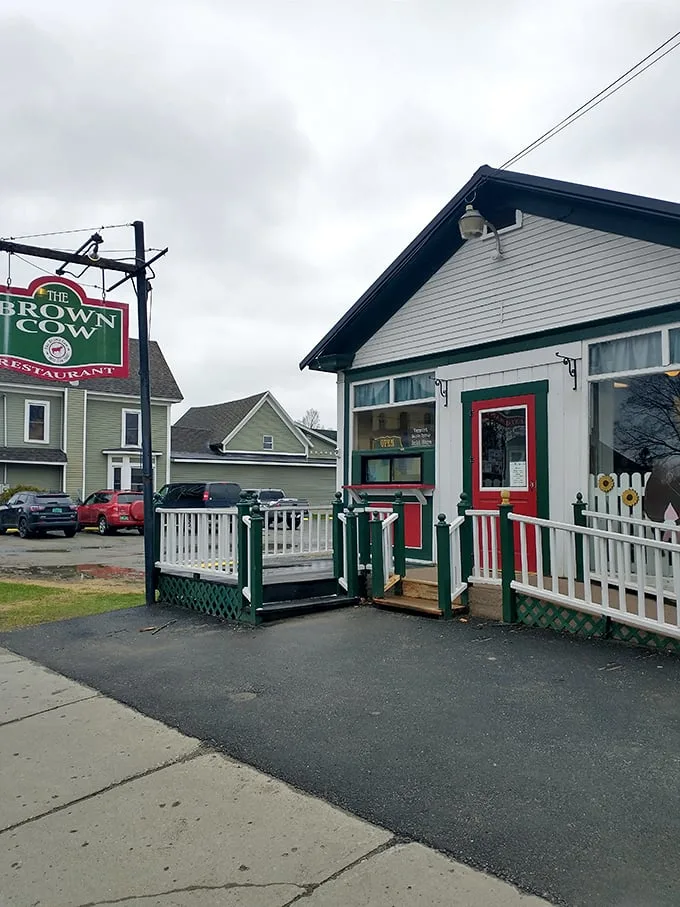 Welcome to The Brown Cow, where the American dream comes with a side of maple syrup and a dash of Canadian hospitality!