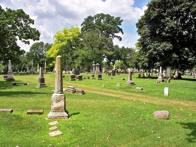 Rolling hills and ancient trees make this place prettier than a Bob Ross painting. Happy little tombstones, anyone? Photo credit: Find a Grave
