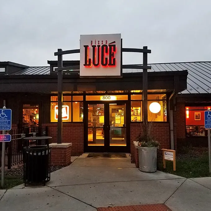 Pizza Lucé: Lighting up Richfield nights with neon and delicious pies. Who says you can't have a disco ball with your pizza?
