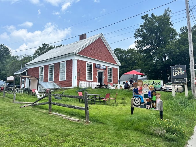 Alfresco bliss! Where the grass is always greener, especially when you're enjoying a Café Lotti treat outside.
