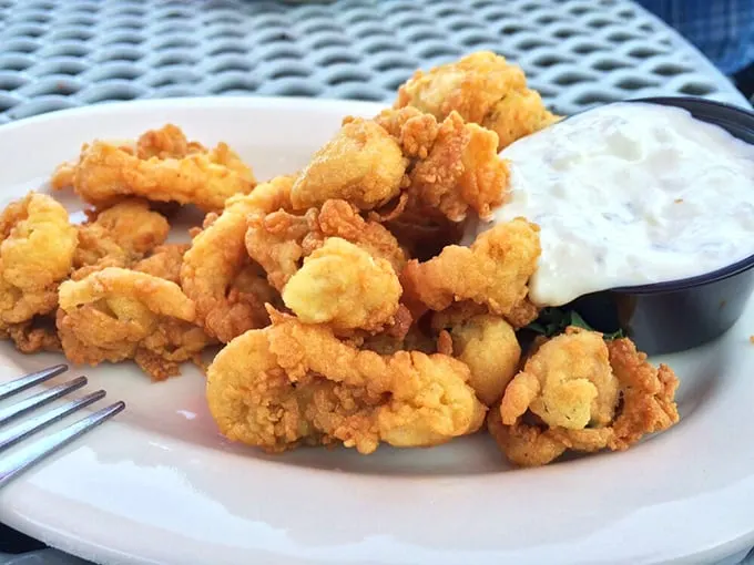 Golden, crispy, and utterly irresistible. These fried clams are like the potato chips of the sea – bet you can't eat just one!