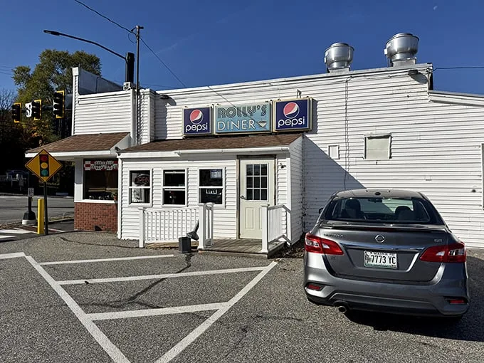Pepsi signs and promises of all-day breakfast? Rolly's Diner is like a '50s sitcom come to life, minus the laugh track.