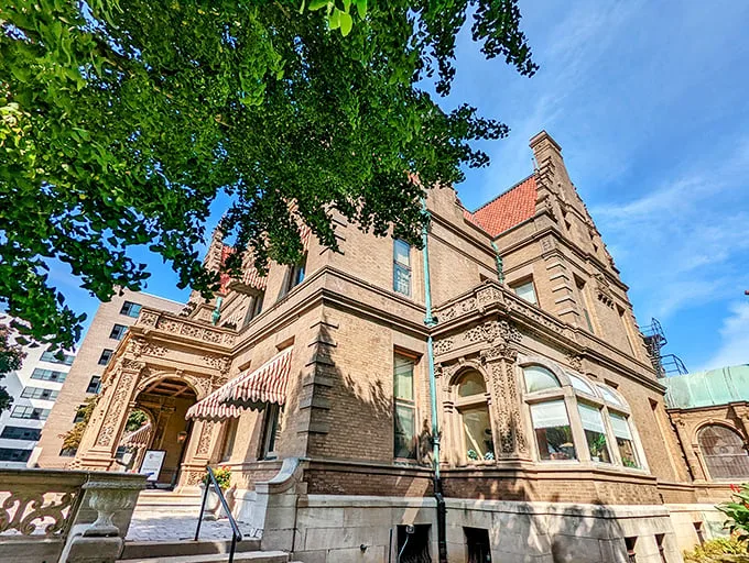 Gilded Age glamour meets Milwaukee brew. The Pabst Mansion proves beer can build more than just bellies!