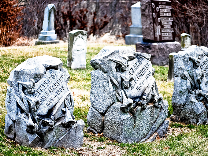 Tombstones and trees play a centuries-old game of hide and seek. It's a peaceful park with permanent residents. Photo credit: ꪶꫀiꪶꪖꪀi ꪑiᥴꫝꫀꪶꪶꫀ